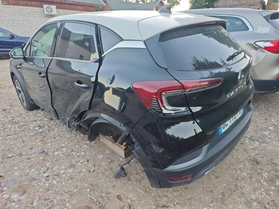 Black Renault Captur 2021 in Telschi, with an engine capacity of 1.60 L and mileage of 116 thousand km for 8800 €, photo 6 on AUTOMOTO.COM.LV