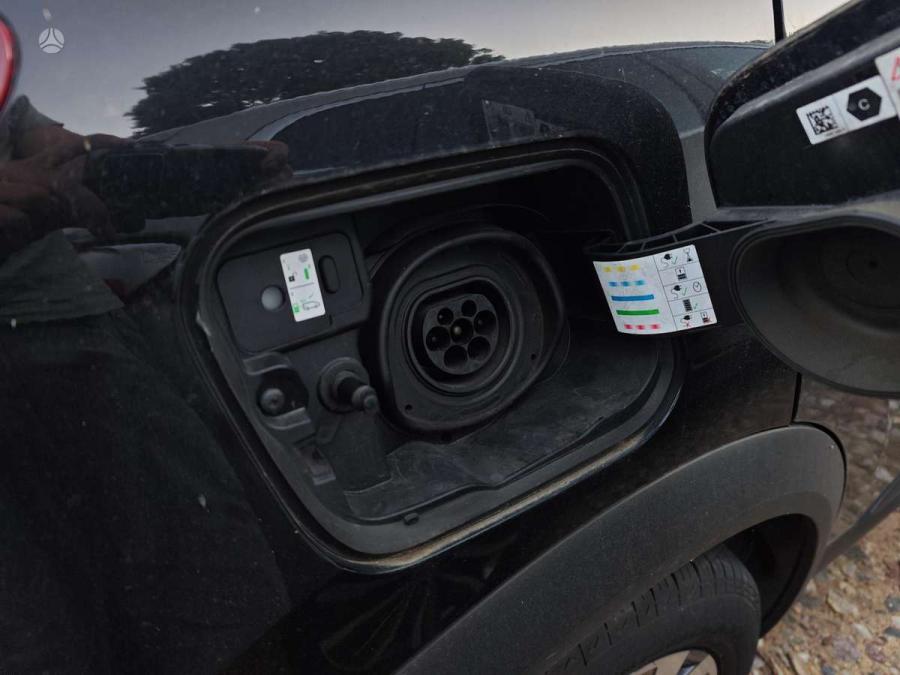 Black Renault Captur 2021 in Telschi, with an engine capacity of 1.60 L and mileage of 116 thousand km for 8800 €, photo 14 on AUTOMOTO.COM.LV