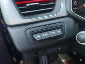 Black Renault Captur 2021 in Telschi, with an engine capacity of 1.60 L and mileage of 116 thousand km for 8800 €, photo 21 on AUTOMOTO.COM.LV