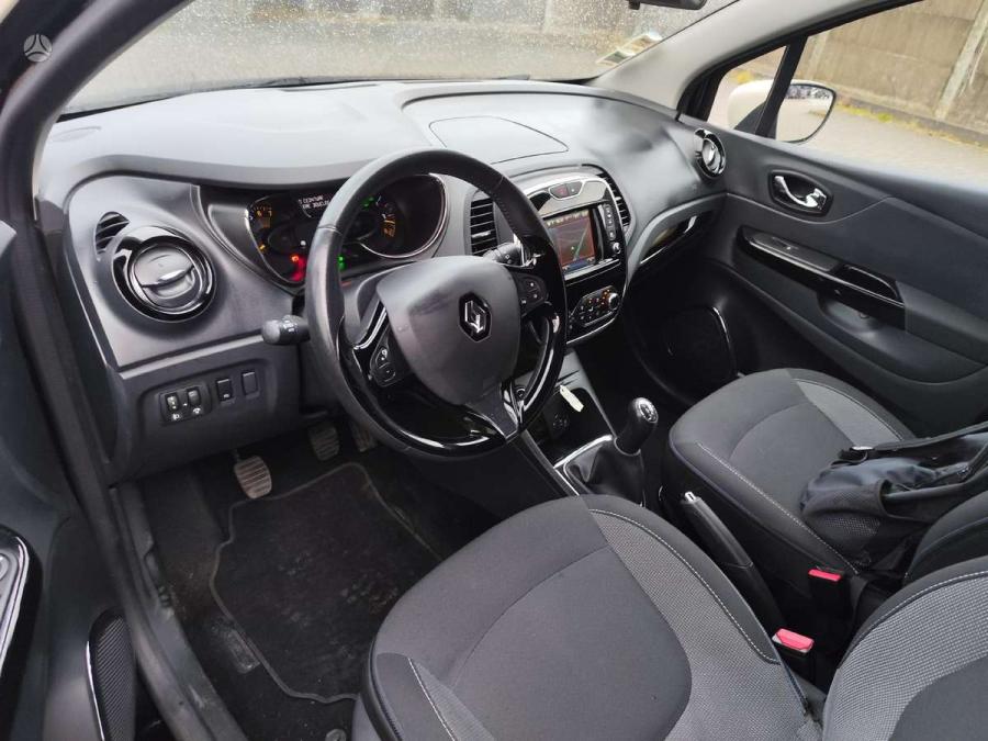 Black Renault Captur 2015 in Taurage, with an engine capacity of 0.90 L and mileage of 80 thousand km for 5900 €, photo 13 on AUTOMOTO.COM.LV