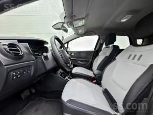 Black Renault Captur 2015 in Riga, with an engine capacity of 1.20 L and mileage of 0 thousand km for 7990 €, photo 13 on AUTOMOTO.COM.LV