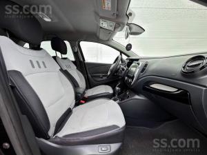 Black Renault Captur 2015 in Riga, with an engine capacity of 1.20 L and mileage of 0 thousand km for 7990 €, photo 15 on AUTOMOTO.COM.LV