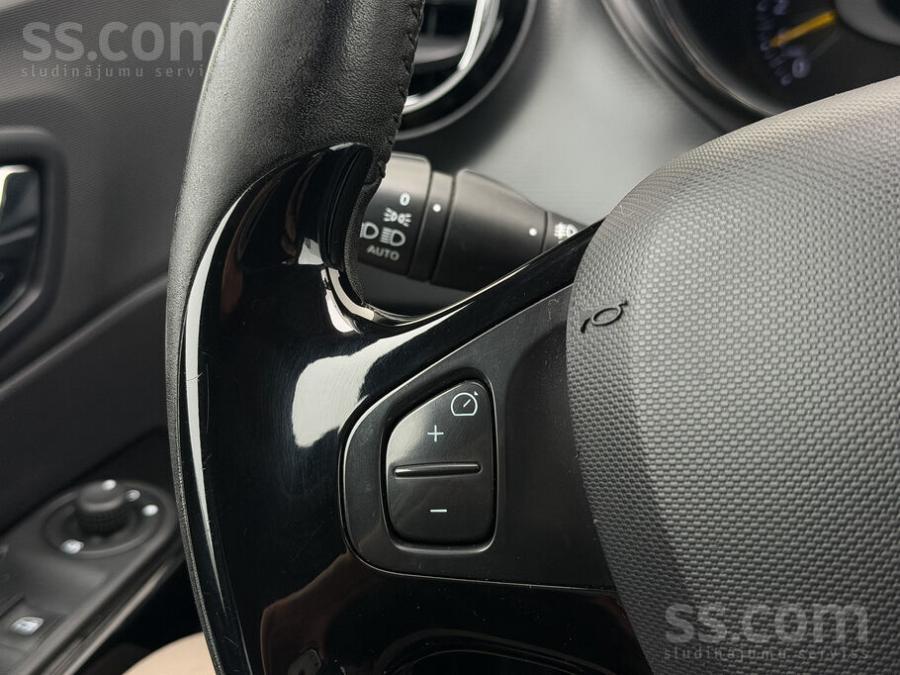 Black Renault Captur 2015 in Riga, with an engine capacity of 1.20 L and mileage of 0 thousand km for 7990 €, photo 21 on AUTOMOTO.COM.LV