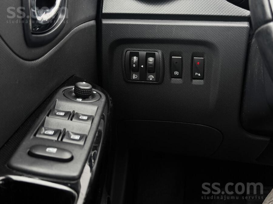 Black Renault Captur 2015 in Riga, with an engine capacity of 1.20 L and mileage of 0 thousand km for 7990 €, photo 23 on AUTOMOTO.COM.LV