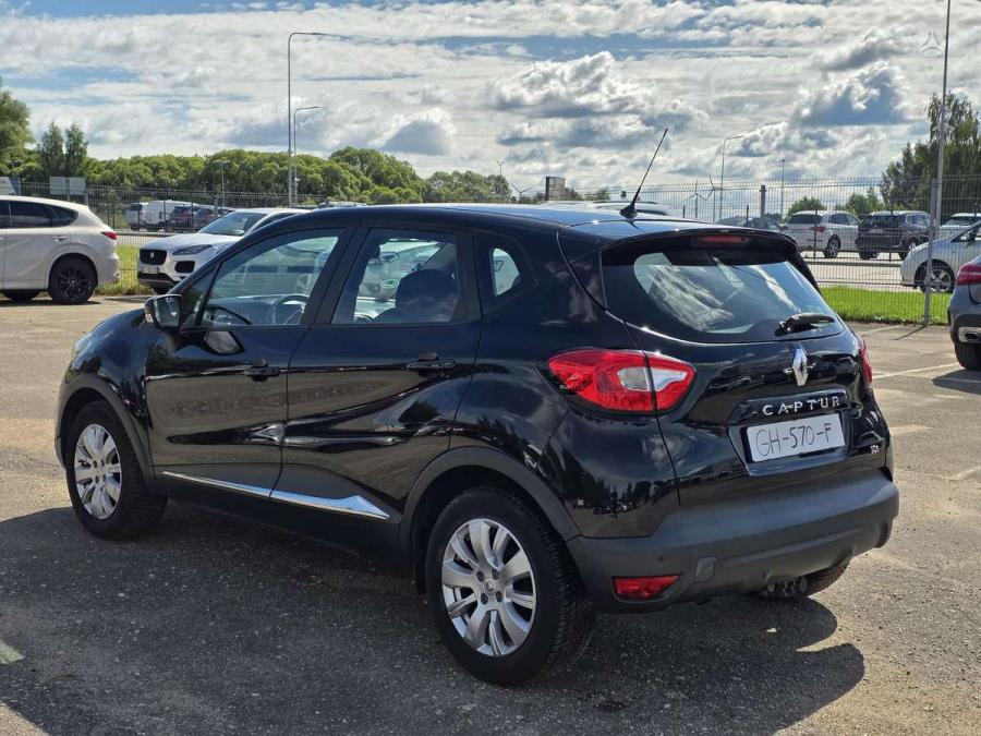 Black Renault Captur 2015 in Taurage, with an engine capacity of 0.90 L and mileage of 210 thousand km for 4500 €, photo 7 on AUTOMOTO.COM.LV
