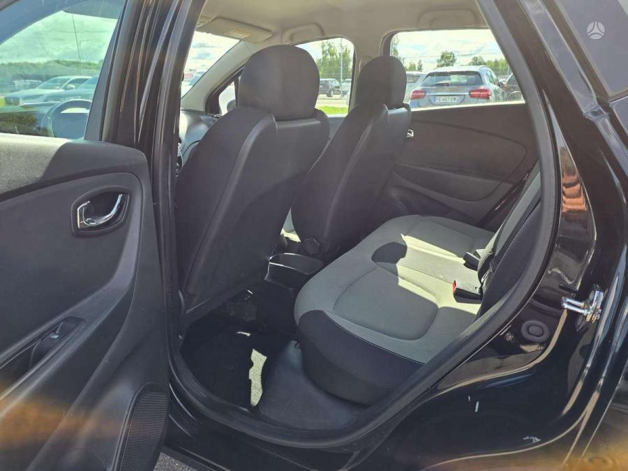 Black Renault Captur 2015 in Taurage, with an engine capacity of 0.90 L and mileage of 210 thousand km for 4500 €, photo 9 on AUTOMOTO.COM.LV