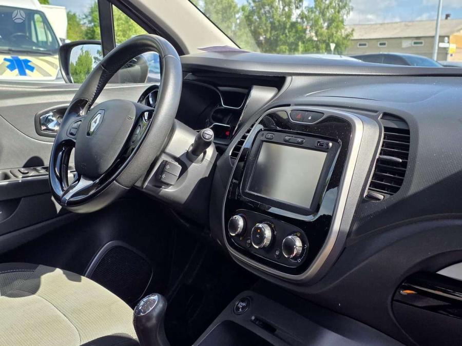 Black Renault Captur 2015 in Taurage, with an engine capacity of 0.90 L and mileage of 210 thousand km for 4500 €, photo 10 on AUTOMOTO.COM.LV