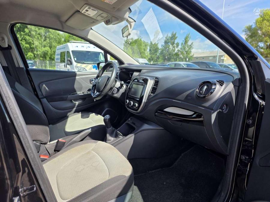 Black Renault Captur 2015 in Taurage, with an engine capacity of 0.90 L and mileage of 210 thousand km for 4500 €, photo 12 on AUTOMOTO.COM.LV