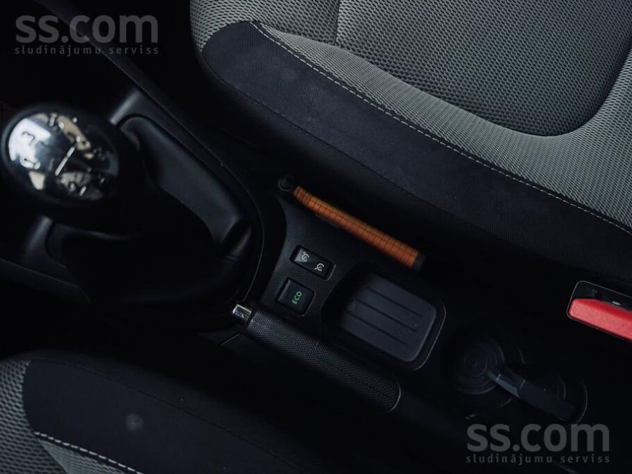 Черный Рено Каптур 2015 в Цесис, объемом двигателя 0.90 л и пробегом 0 тыс. км за 5990 €, фото 18 на AUTOMOTO.COM.LV