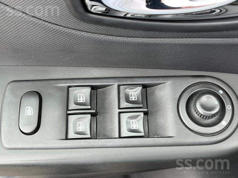 Melns Renault Captur 2016 Rīga, ar dzinēja tilpumu 0.90 L un nobraukumu 119 tūkst. km par 6490 €, foto 18 vietnē AUTOMOTO.COM.LV