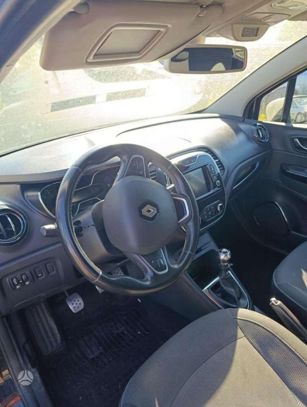 Black Renault Captur 2017 in Taurage, with an engine capacity of 1.50 L and mileage of 190 thousand km for 1200 €, photo 9 on AUTOMOTO.COM.LV