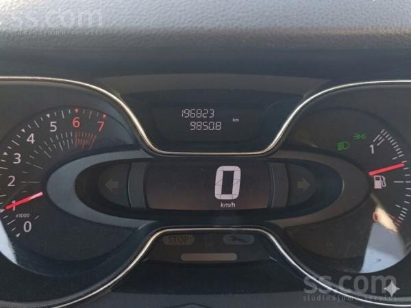 Black Renault Captur 2018 in Riga, with an engine capacity of 0.90 L and mileage of 196 thousand km for 8500 €, photo 3 on AUTOMOTO.COM.LV