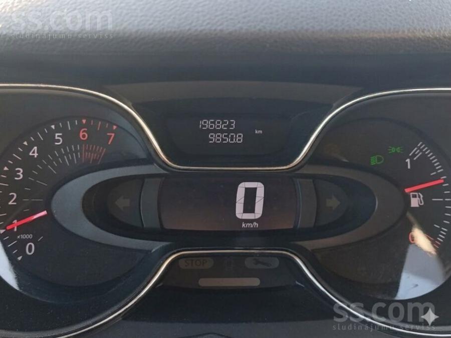 Black Renault Captur 2018 in Riga, with an engine capacity of 0.90 L and mileage of 196 thousand km for 8500 €, photo 4 on AUTOMOTO.COM.LV