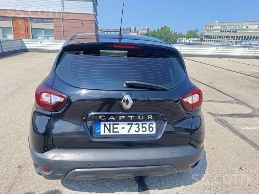 Black Renault Captur 2018 in Riga, with an engine capacity of 0.90 L and mileage of 196 thousand km for 8500 €, photo 5 on AUTOMOTO.COM.LV