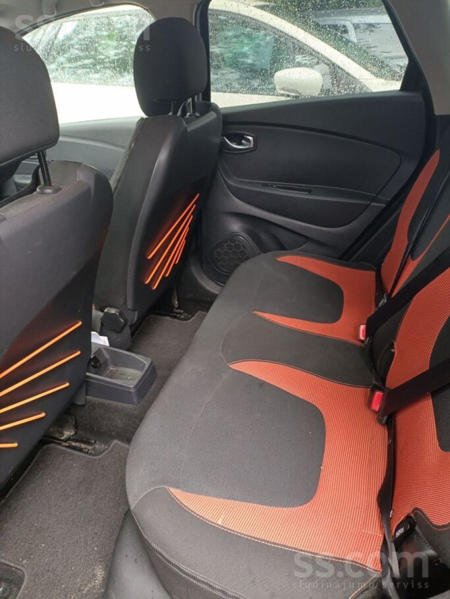 Black Renault Captur 2018 in Riga, with an engine capacity of 0.90 L and mileage of 196 thousand km for 8500 €, photo 7 on AUTOMOTO.COM.LV
