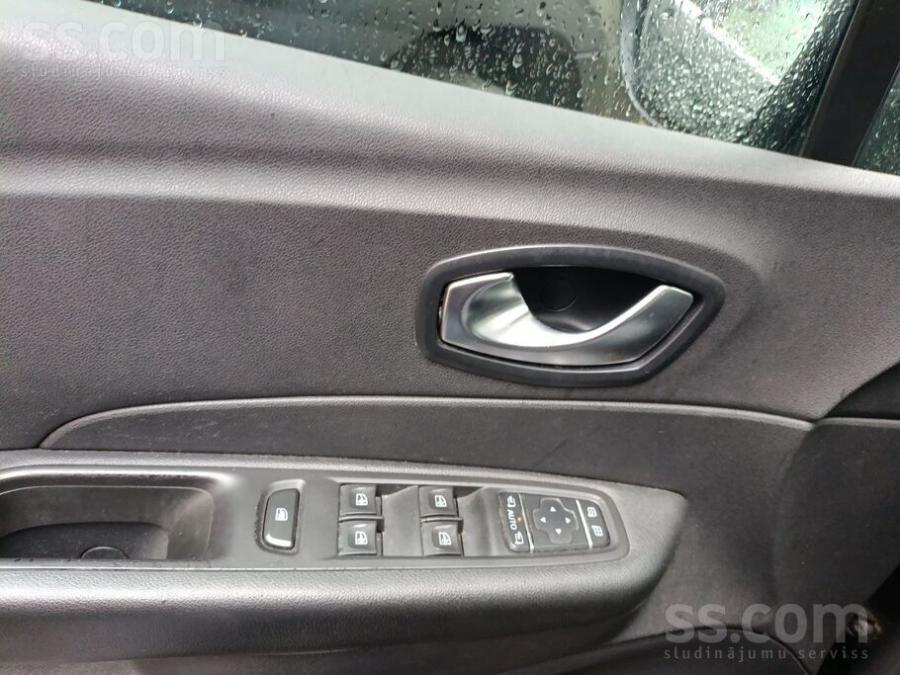 Black Renault Captur 2018 in Riga, with an engine capacity of 0.90 L and mileage of 196 thousand km for 8500 €, photo 8 on AUTOMOTO.COM.LV