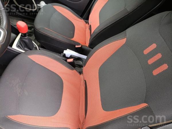 Black Renault Captur 2018 in Riga, with an engine capacity of 0.90 L and mileage of 196 thousand km for 8500 €, photo 9 on AUTOMOTO.COM.LV