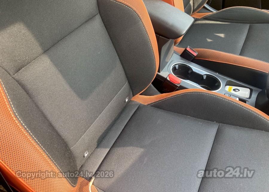 Black Renault Captur 2020 in Tallinn, with an engine capacity of 1.50 L and mileage of 136 thousand km for 13900 €, photo 9 on AUTOMOTO.COM.LV