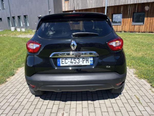 Black Renault Captur 2016 in Taurage, with an engine capacity of 1.20 L and mileage of 169 thousand km for 4600 €, photo 8 on AUTOMOTO.COM.LV