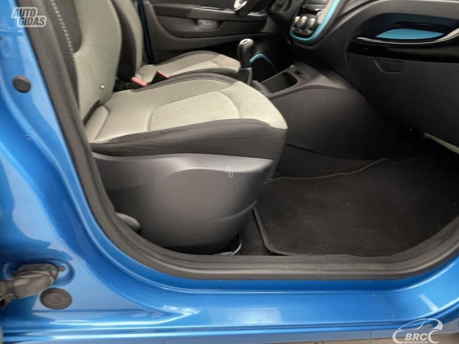 Blue Renault Captur 2014 in Avizieniai, with an engine capacity of 0.90 L and mileage of 212 thousand km for 4500 €, photo 6 on AUTOMOTO.COM.LV