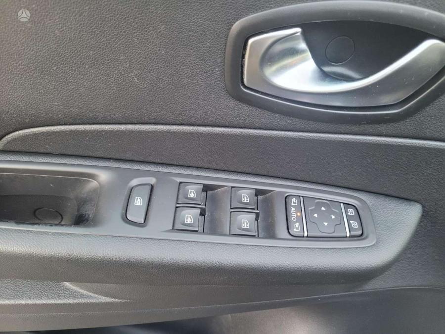 Zils Renault Captur 2018 Vilkaviškis, ar dzinēja tilpumu 0.00 L un nobraukumu 130 tūkst. km par 8800 €, foto 14 vietnē AUTOMOTO.COM.LV