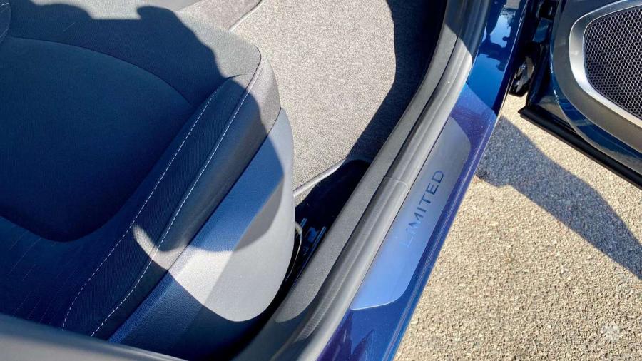 Blue Renault Captur 2019 in Marijampole, with an engine capacity of 0.90 L and mileage of 40 thousand km for 9100 €, photo 7 on AUTOMOTO.COM.LV