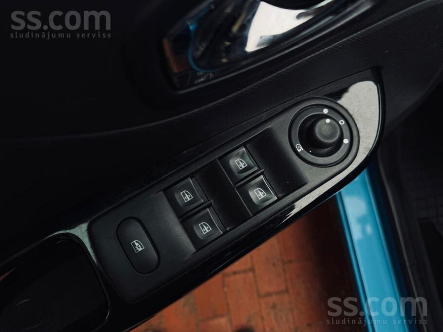 Blue Renault Captur 2014 in Cesis, with an engine capacity of 1.20 L and mileage of 0 thousand km for 7990 €, photo 24 on AUTOMOTO.COM.LV