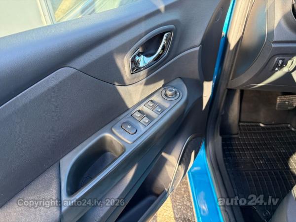 Blue Renault Captur 2016 in Tallinn, with an engine capacity of 1.50 L and mileage of 209 thousand km for 7990 €, photo 11 on AUTOMOTO.COM.LV