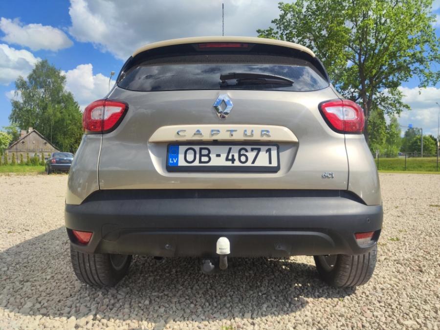Brown Renault Captur 2014 in Riga, with an engine capacity of 1.50 L and mileage of 208 thousand km for 7990 €, photo 5 on AUTOMOTO.COM.LV