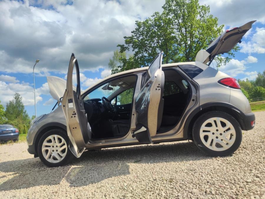 Brown Renault Captur 2014 in Riga, with an engine capacity of 1.50 L and mileage of 208 thousand km for 7990 €, photo 8 on AUTOMOTO.COM.LV