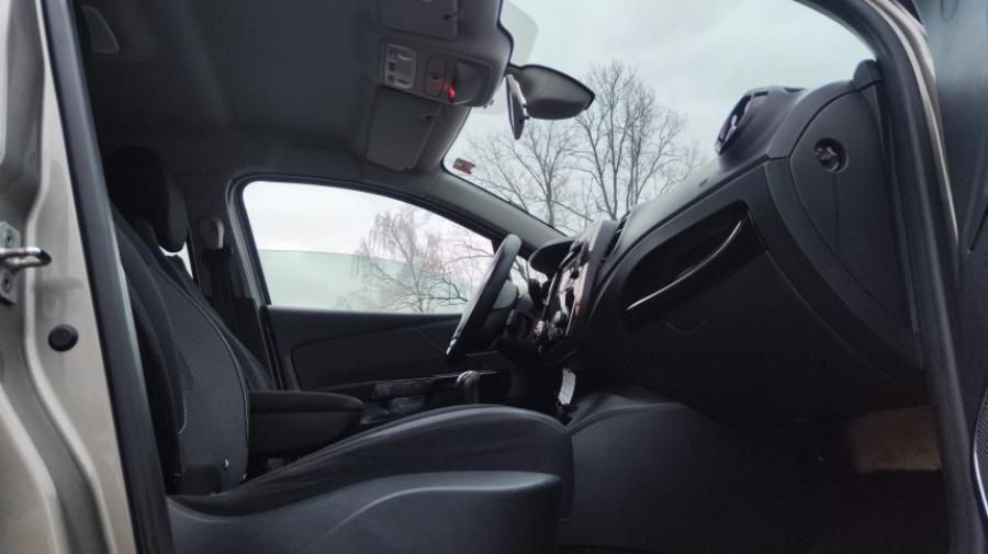 Brown Renault Captur 2014 in Riga, with an engine capacity of 1.50 L and mileage of 208 thousand km for 7990 €, photo 9 on AUTOMOTO.COM.LV