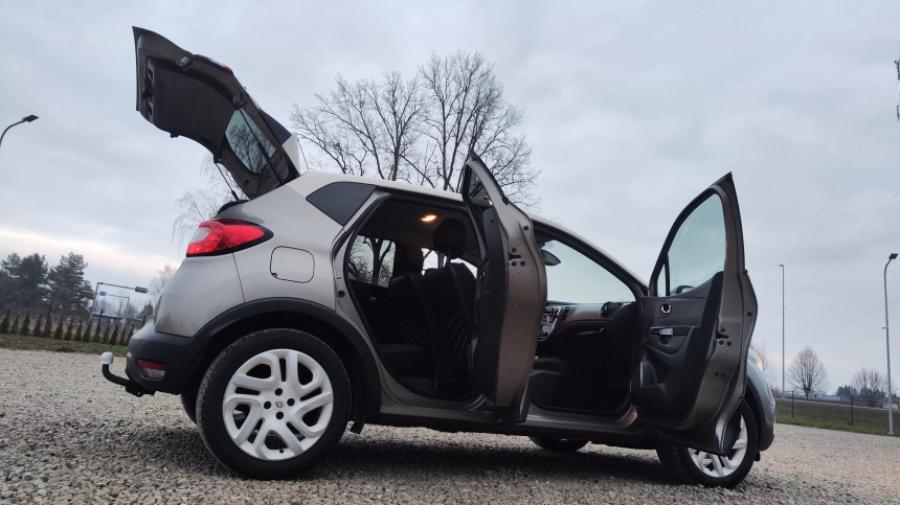 Brown Renault Captur 2014 in Riga, with an engine capacity of 1.50 L and mileage of 208 thousand km for 7990 €, photo 53 on AUTOMOTO.COM.LV