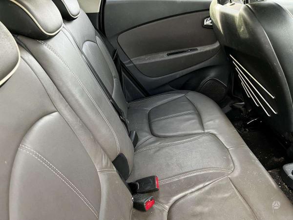Brown Renault Captur 2016 in Taurage, with an engine capacity of 1.46 L and mileage of 227 thousand km for 2990 €, photo 8 on AUTOMOTO.COM.LV