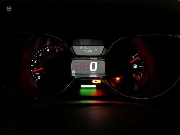 Brown Renault Captur 2016 in Taurage, with an engine capacity of 1.46 L and mileage of 227 thousand km for 2990 €, photo 9 on AUTOMOTO.COM.LV