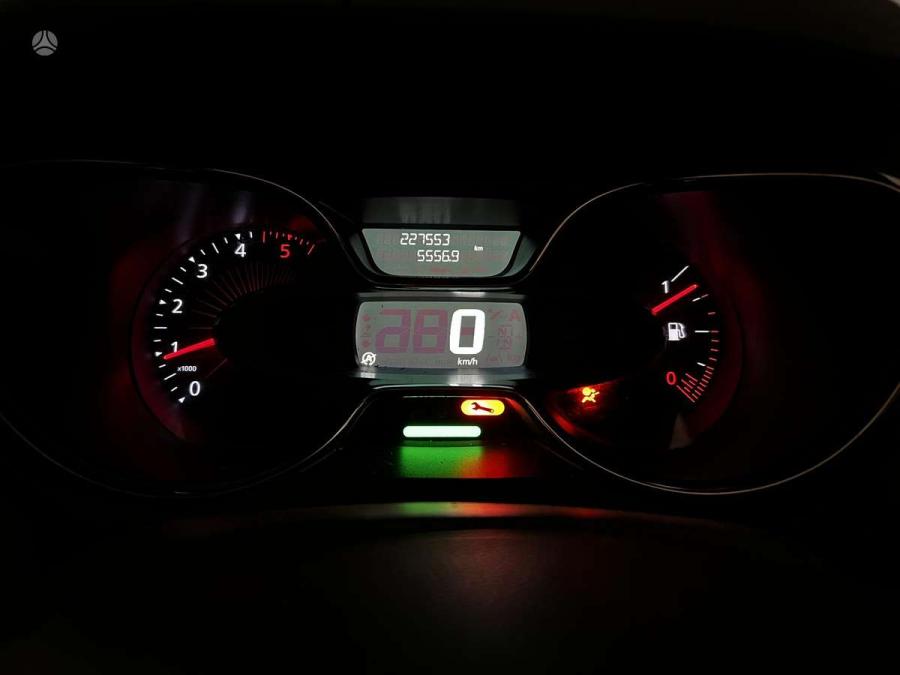 Brown Renault Captur 2016 in Taurage, with an engine capacity of 1.46 L and mileage of 227 thousand km for 2990 €, photo 9 on AUTOMOTO.COM.LV