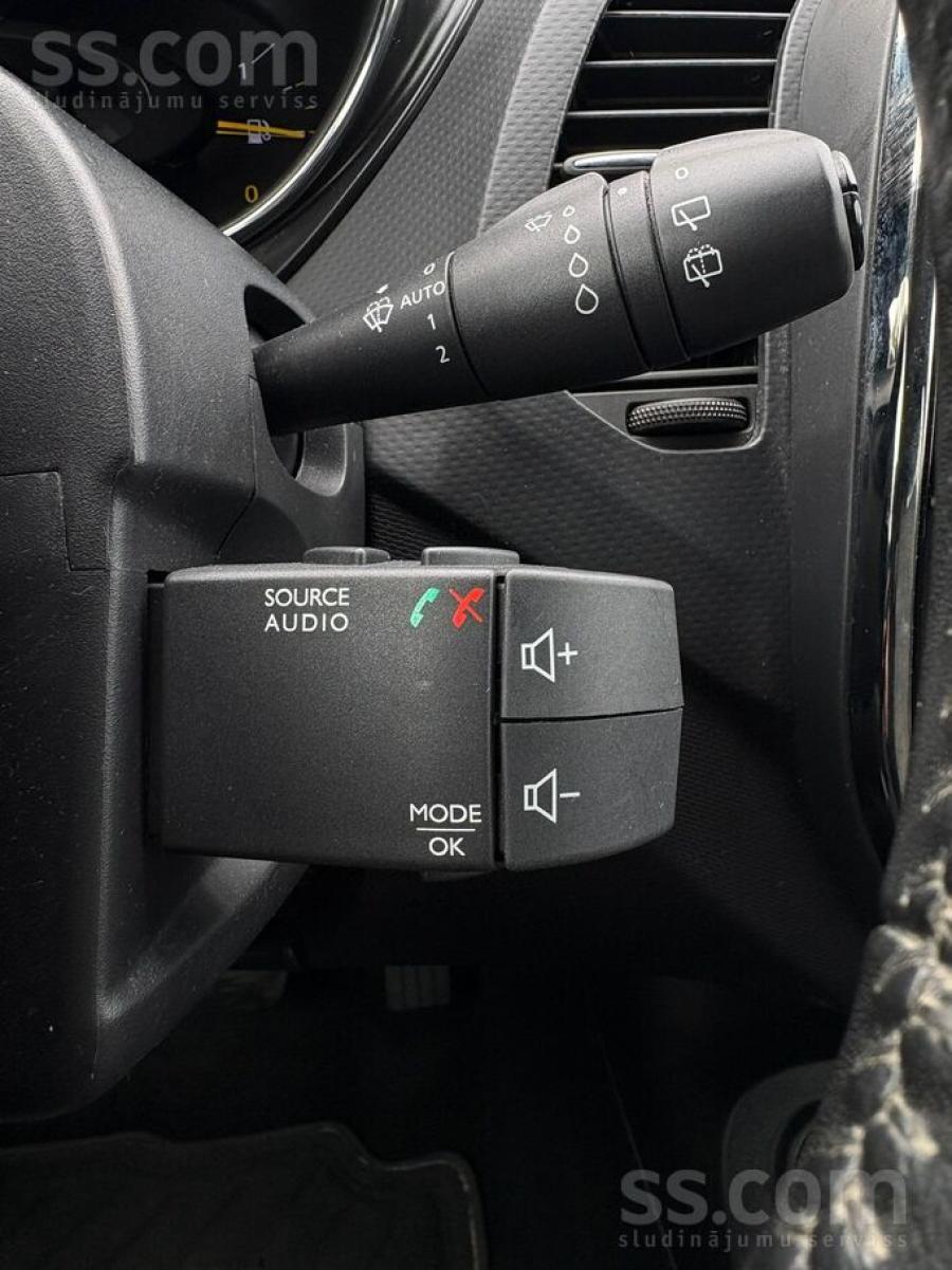 Brūns Renault Captur 2014 Jelgava, ar dzinēja tilpumu 1.20 L un nobraukumu 102 tūkst. km par 7300 €, foto 17 vietnē AUTOMOTO.COM.LV