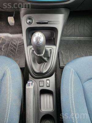 Brown Renault Captur 2016 in Riga, with an engine capacity of 0.90 L and mileage of 0 thousand km for 6300 €, photo 10 on AUTOMOTO.COM.LV