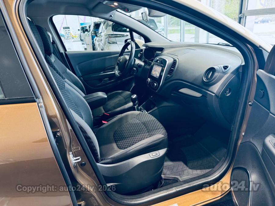 Brown Renault Captur 2017 in Parnu, with an engine capacity of 1.50 L and mileage of 222 thousand km for 6900 €, photo 16 on AUTOMOTO.COM.LV