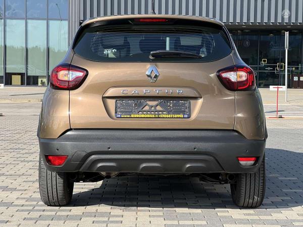 Brown Renault Captur 2018 in Siauliai, with an engine capacity of 1.20 L and mileage of 62 thousand km for 9800 €, photo 6 on AUTOMOTO.COM.LV