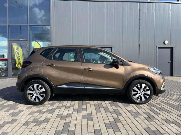 Brown Renault Captur 2018 in Siauliai, with an engine capacity of 1.20 L and mileage of 62 thousand km for 9800 €, photo 4 on AUTOMOTO.COM.LV