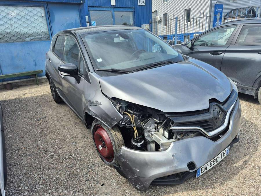 Brown Renault Captur 2017 in Taurage, with an engine capacity of 1.50 L and mileage of 100 thousand km for 4600 €, photo 4 on AUTOMOTO.COM.LV