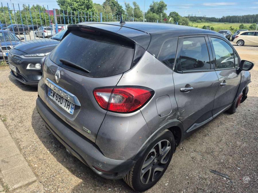 Brown Renault Captur 2017 in Taurage, with an engine capacity of 1.50 L and mileage of 100 thousand km for 4600 €, photo 6 on AUTOMOTO.COM.LV