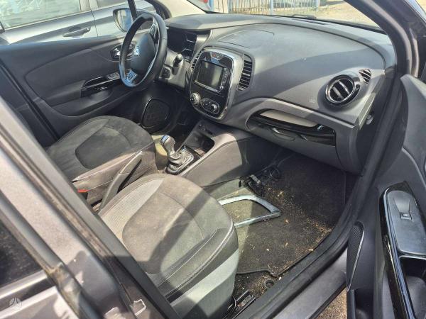 Brown Renault Captur 2017 in Taurage, with an engine capacity of 1.50 L and mileage of 100 thousand km for 4600 €, photo 7 on AUTOMOTO.COM.LV