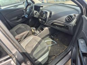 Brown Renault Captur 2017 in Taurage, with an engine capacity of 1.50 L and mileage of 100 thousand km for 4600 €, photo 8 on AUTOMOTO.COM.LV