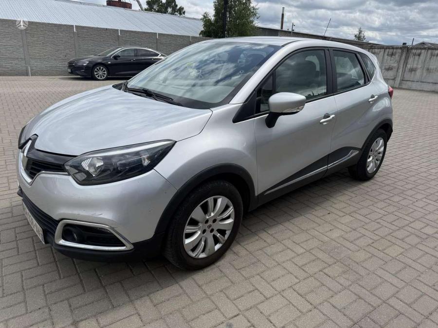 Pelēks Renault Captur 2014 Tauragė, ar dzinēja tilpumu 1.20 L un nobraukumu 66 tūkst. km par 4800 €, foto 1 vietnē AUTOMOTO.COM.LV