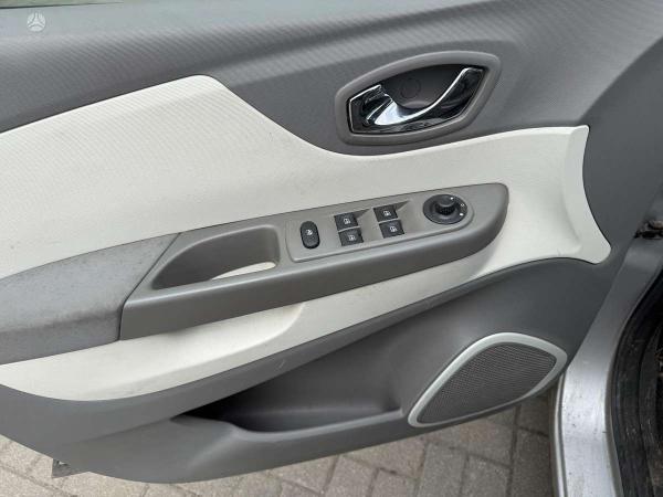 Pelēks Renault Captur 2014 Tauragė, ar dzinēja tilpumu 1.20 L un nobraukumu 66 tūkst. km par 4800 €, foto 9 vietnē AUTOMOTO.COM.LV