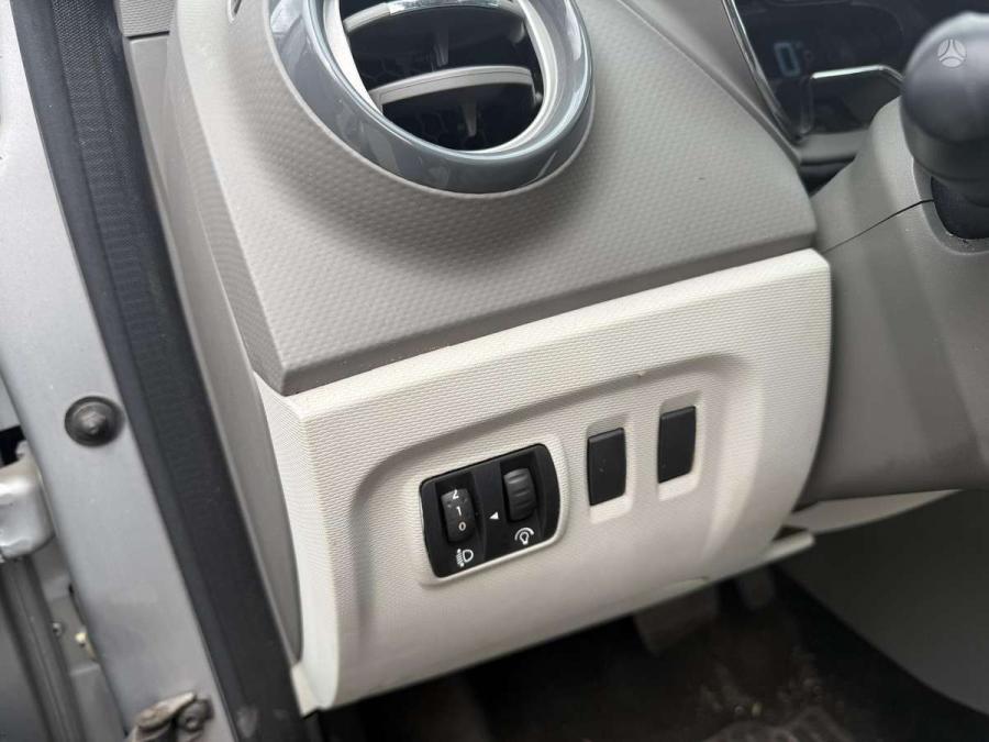 Pelēks Renault Captur 2014 Tauragė, ar dzinēja tilpumu 1.20 L un nobraukumu 66 tūkst. km par 4800 €, foto 13 vietnē AUTOMOTO.COM.LV