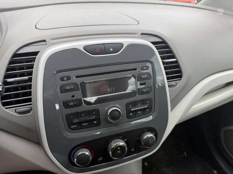 Pelēks Renault Captur 2014 Tauragė, ar dzinēja tilpumu 1.20 L un nobraukumu 66 tūkst. km par 4800 €, foto 16 vietnē AUTOMOTO.COM.LV