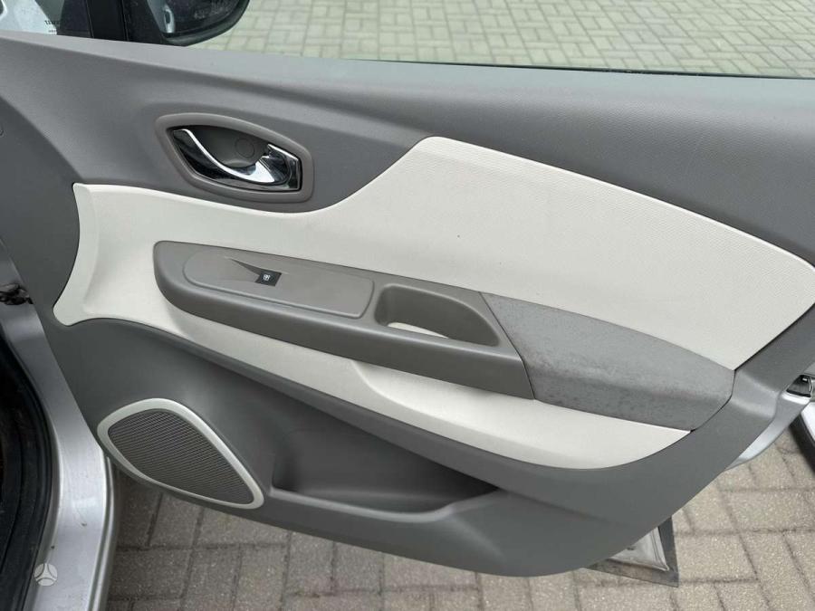 Pelēks Renault Captur 2014 Tauragė, ar dzinēja tilpumu 1.20 L un nobraukumu 66 tūkst. km par 4800 €, foto 20 vietnē AUTOMOTO.COM.LV