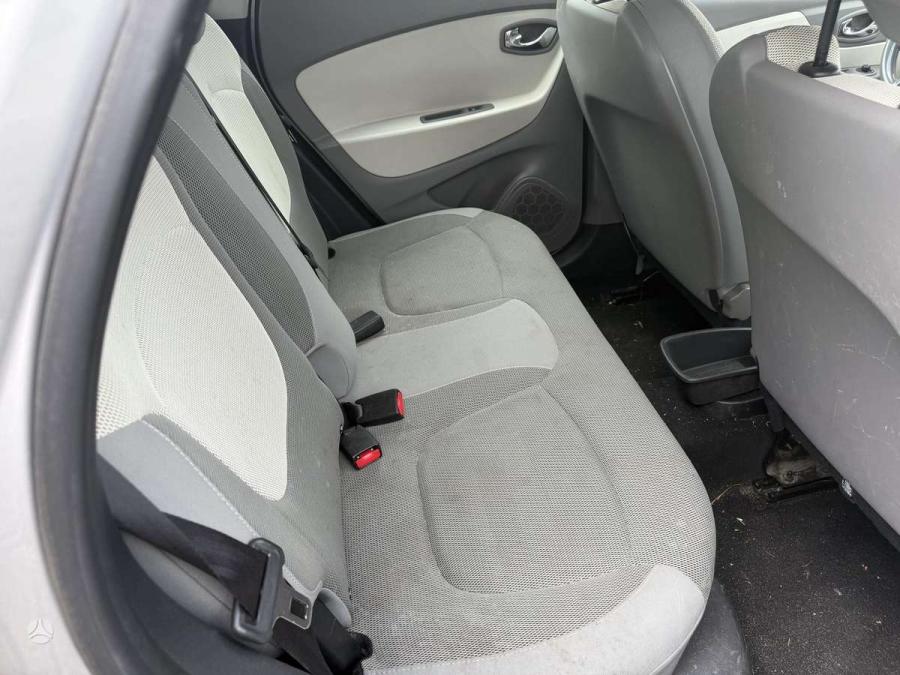 Pelēks Renault Captur 2014 Tauragė, ar dzinēja tilpumu 1.20 L un nobraukumu 66 tūkst. km par 4800 €, foto 24 vietnē AUTOMOTO.COM.LV